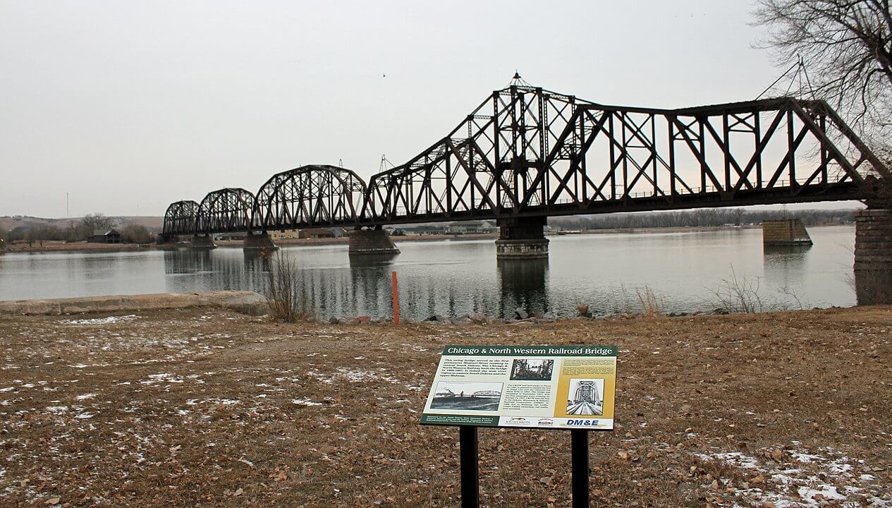23 Bridges in ILLINOIS (Stunning, Appealing, & Artistic)
